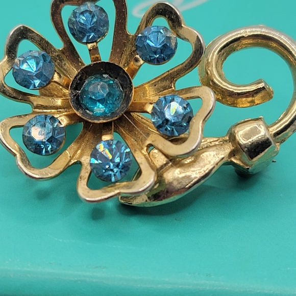 Coro | Jewelry | Vintage Coro Brooch | Poshmark